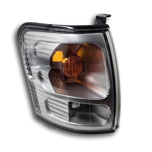 Genuine RH Indicator Corner Light For Toyota Hilux 2001-2005 Jap Built ...